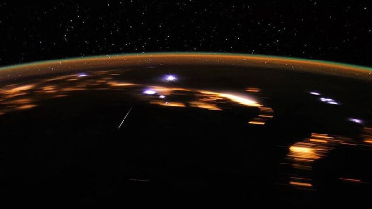 Lyrids Meteor Shower 2026: Exciting Sky Event!